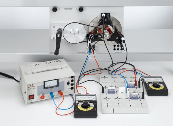 Comparing star and delta connections on a three-phase generator